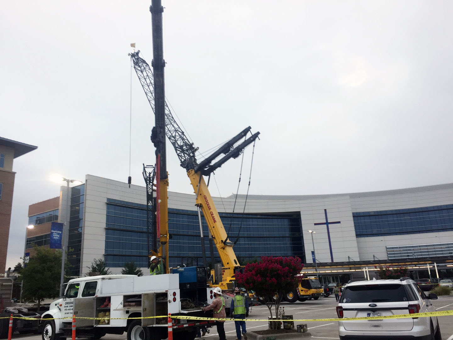 First tower crane installed at Methodist Richardson Medical Center ...