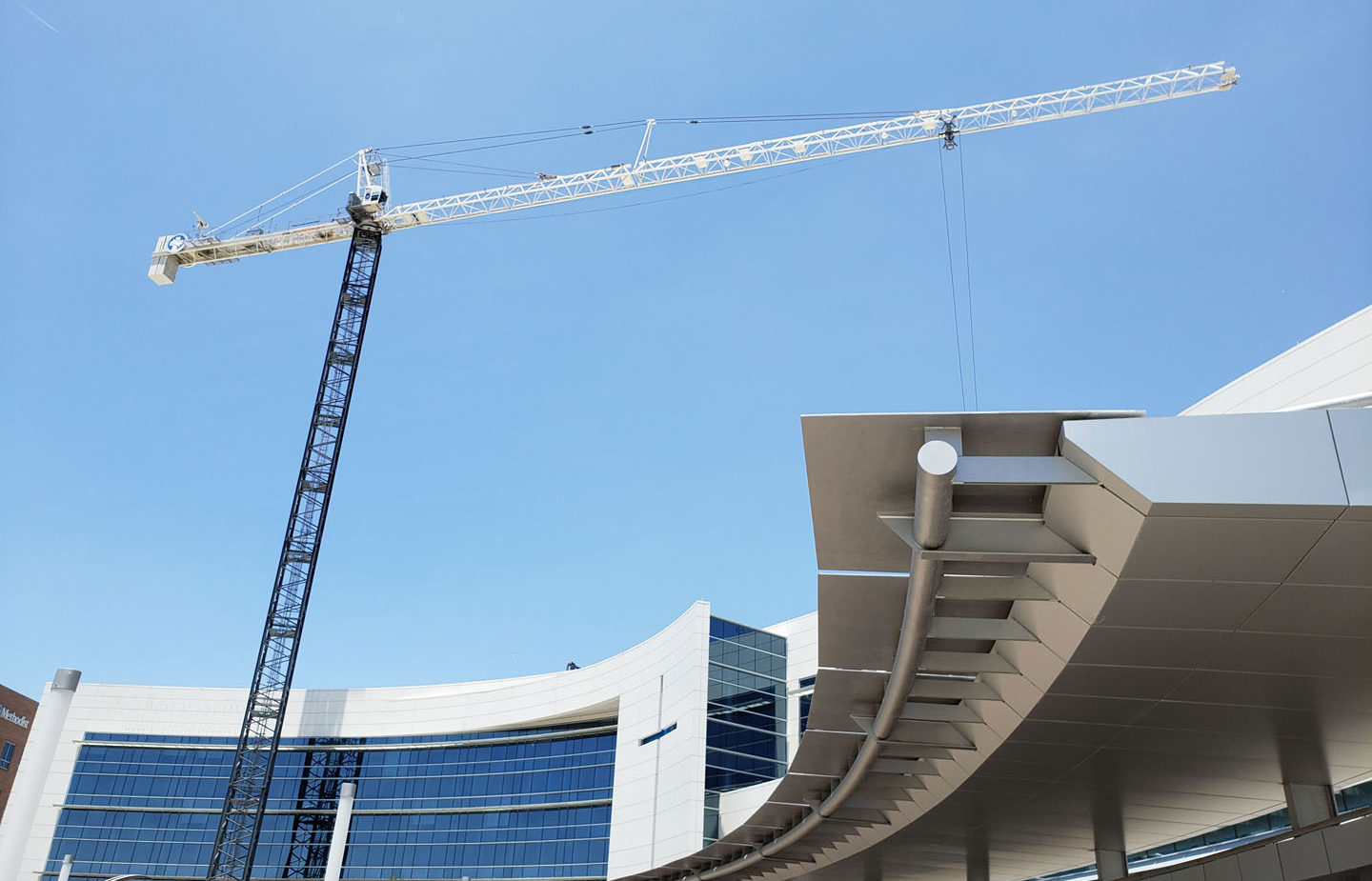 First tower crane installed at Methodist Richardson Medical Center ...